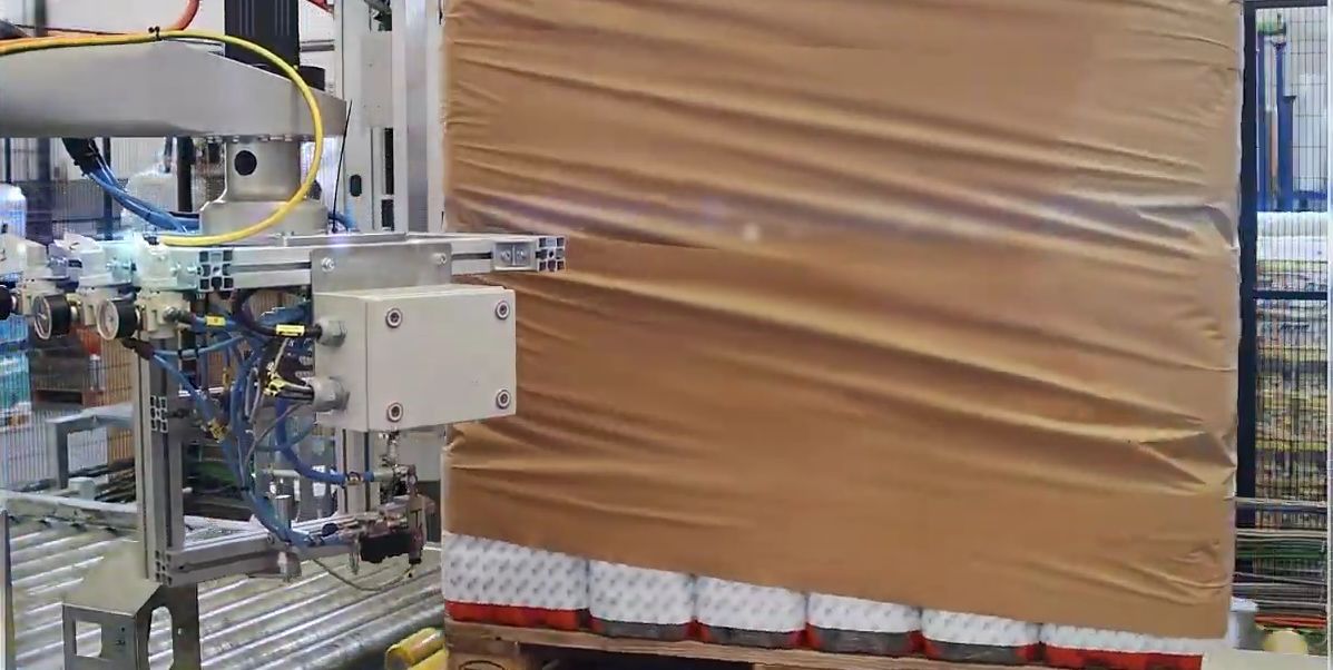 Mondi emballe les palettes avec du papier